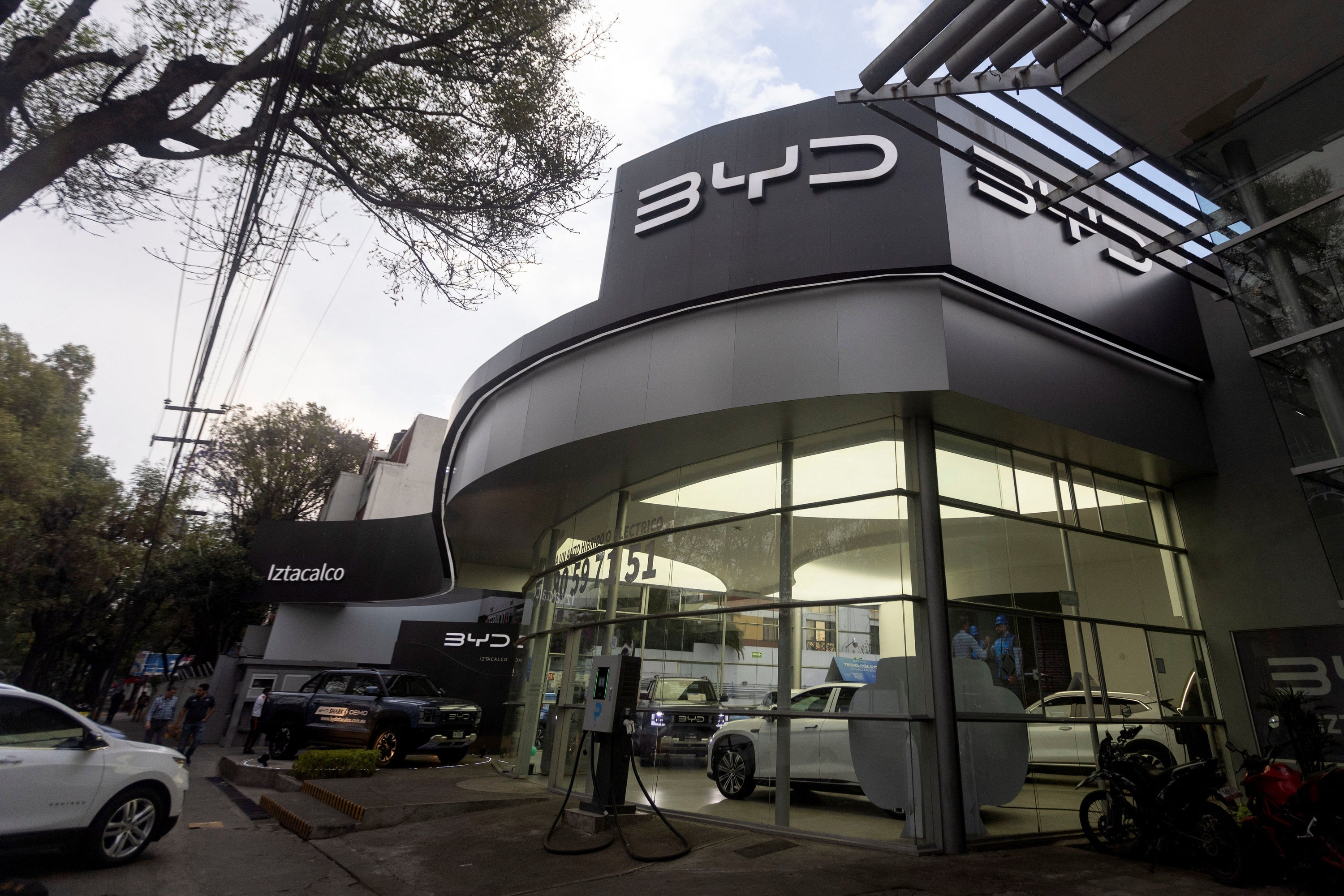 BYD Overtakes Tesla in Global EV Sales, Introduces Advanced Fast ...